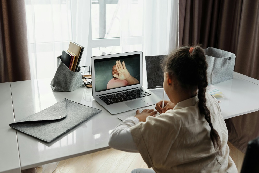 Using Tech Wisely in the Digital Age Without Losing Control